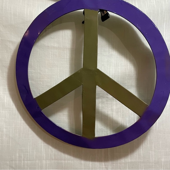 None | Wall Decor | Vintage Metal Peace Sign | Poshmark